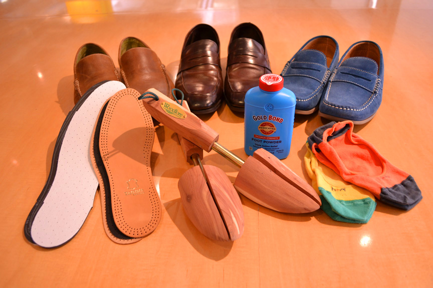 Going Sockless - 6 Ways to Avoid the Stink | Black Lapel